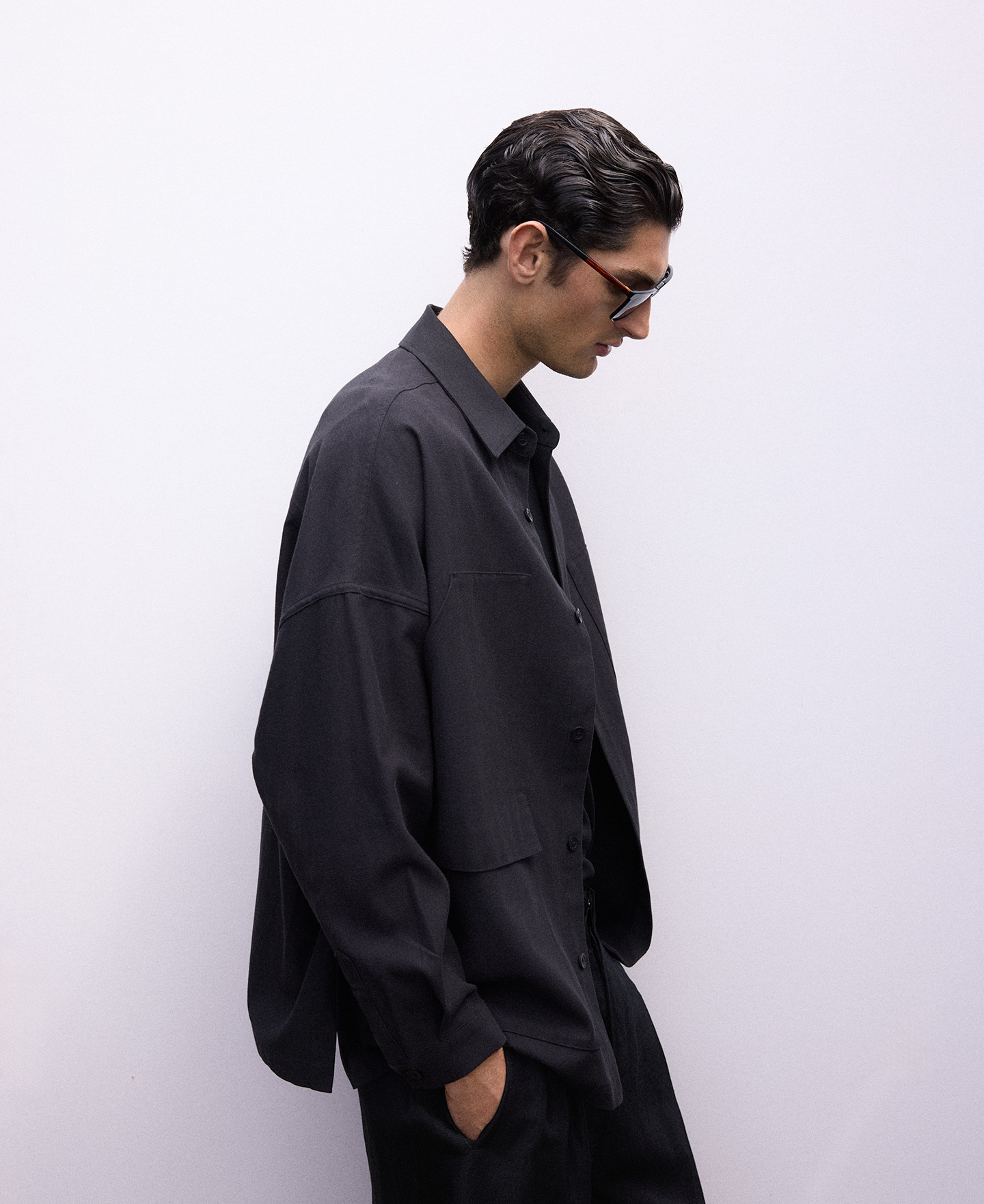 Black oversize overshirt man | AD España