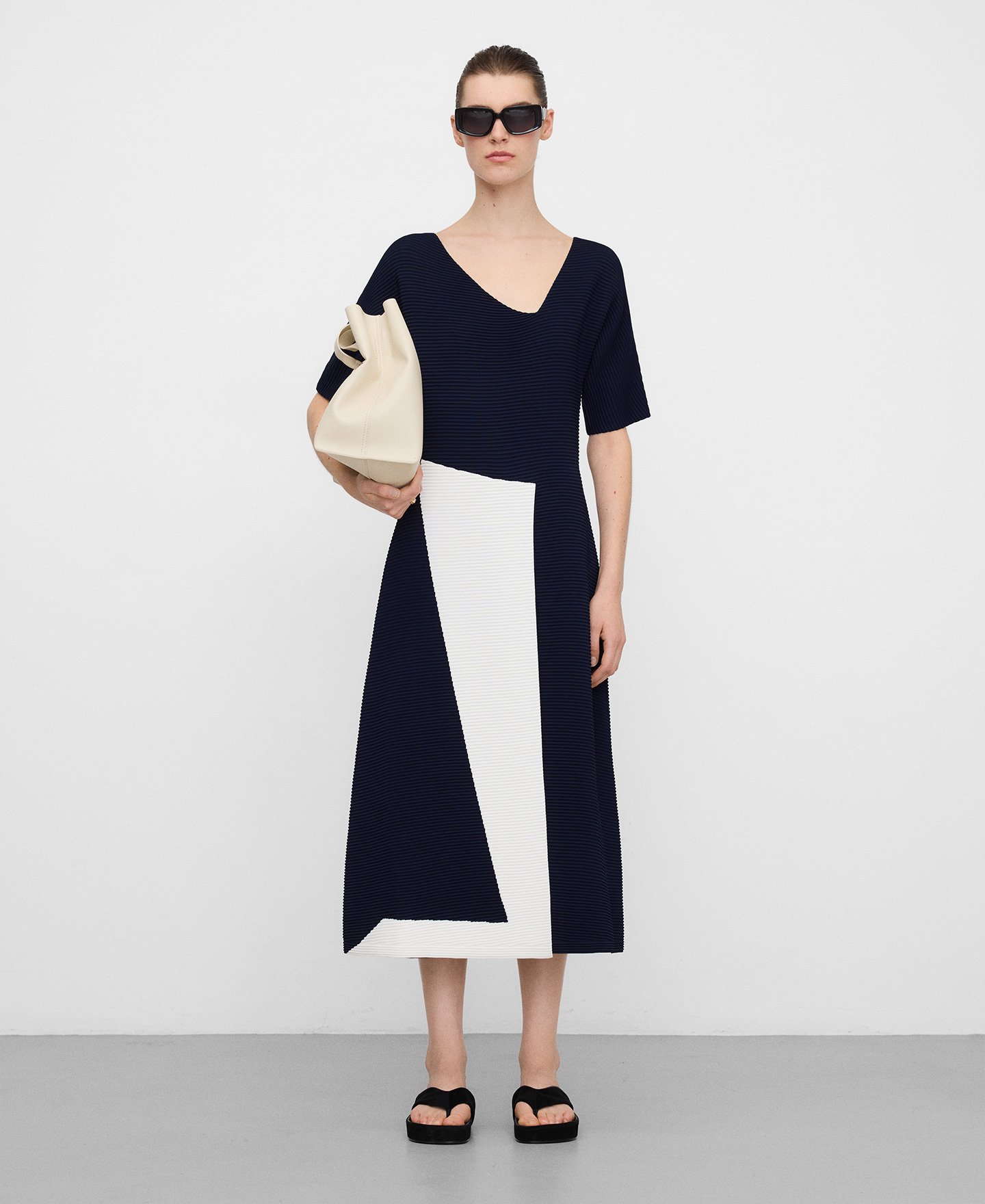 Structured knit asymmetrical dress | AD México