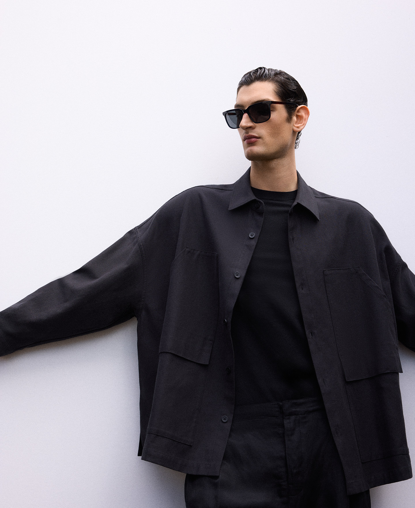 Black oversize overshirt man | AD España